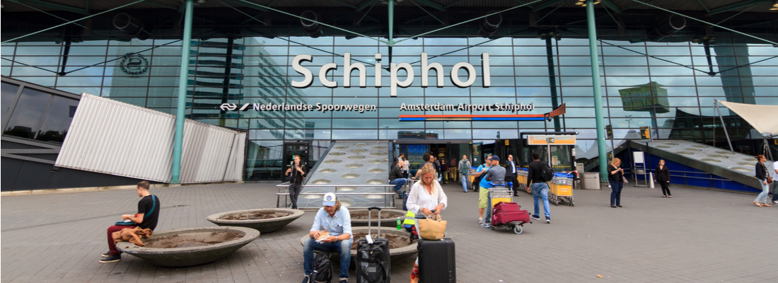 Vriendinnen gedupeerd door late uitslag coronatest - MAX Vandaag