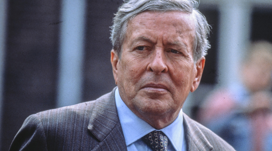 Paul Rem: bruggenbouwer Claus - MAX Vandaag