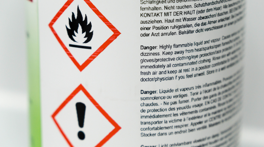 Hoe zit het? Wat betekenen de gevaarsymbolen op huishoudchemicaliën ...