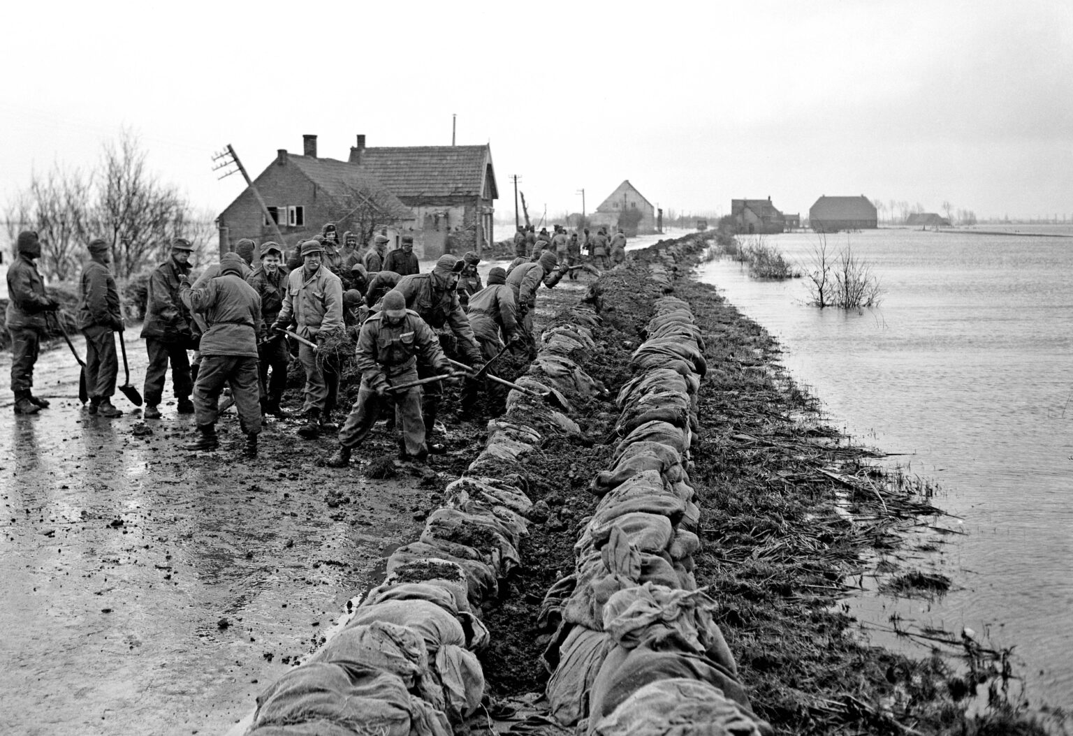 De Watersnoodramp, de grootste Nederlandse natuurramp van de 20e eeuw ...