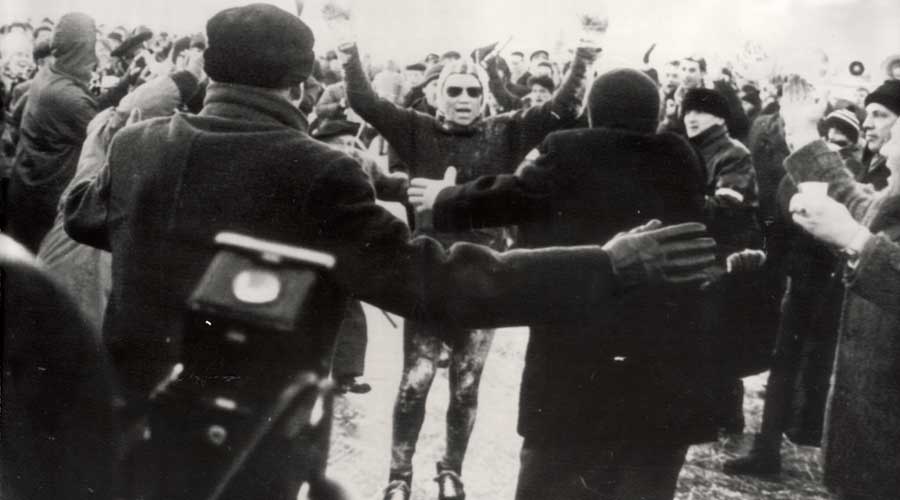 Reinier Paping wint de legendarische Elfstedentocht van 1963 - MAX Vandaag