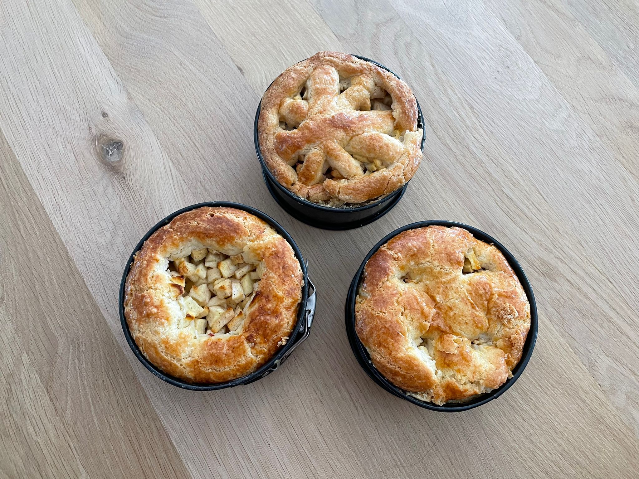 Maakt zure room een appeltaart nóg lekkerder? We testen het! - MAX Vandaag
