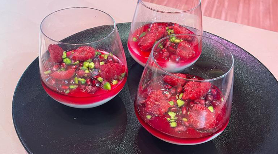 Malabi pudding met rozenwater van Robèrt van Beckhoven - MAX Vandaag