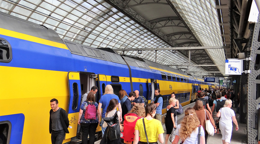 Hoe kunt u van tevoren controleren of het druk is in de trein? - MAX ...