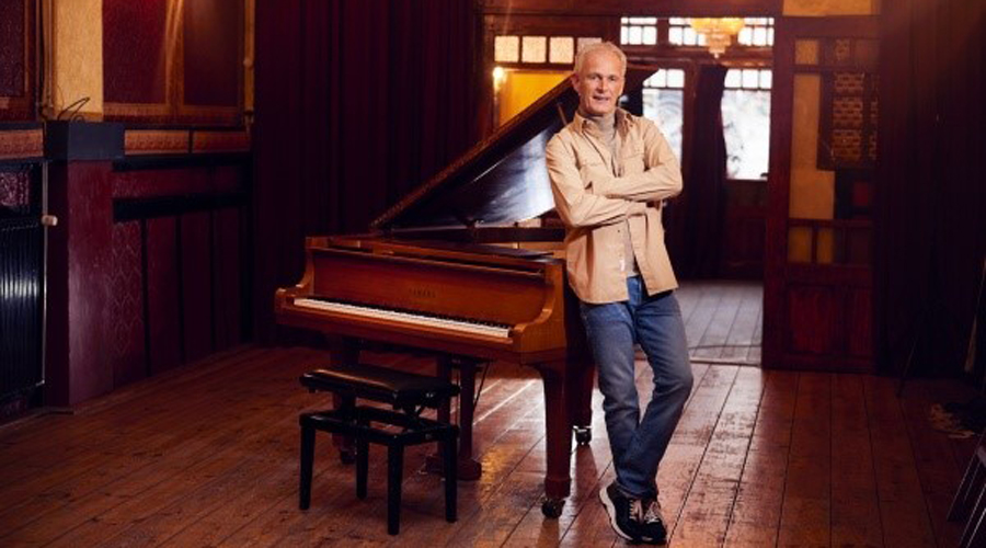 Cor Bakker krijgt jazzprogramma bij Omroep MAX - MAX Vandaag