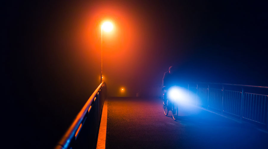 Fietsverlichting goed afstellen om veilig te fietsen, zonder ...