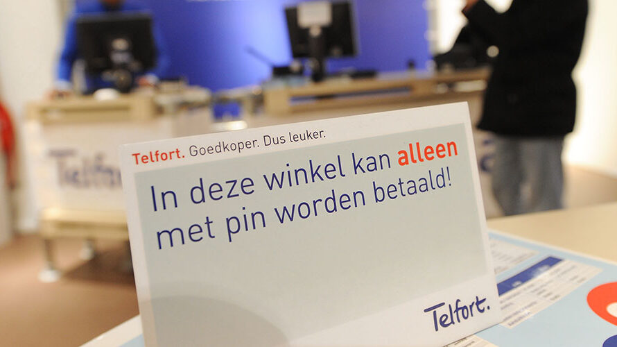 Cash-only of pin-only: mogen winkels pinbetalingen of contant geld ...