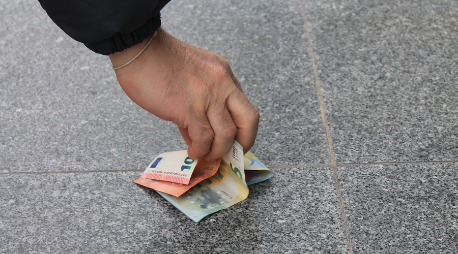 Mag u gevonden geld zelf houden? - MAX Vandaag