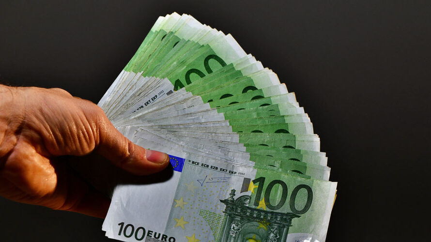 Wat is het maximumbedrag dat u contant mag betalen? - MAX Vandaag