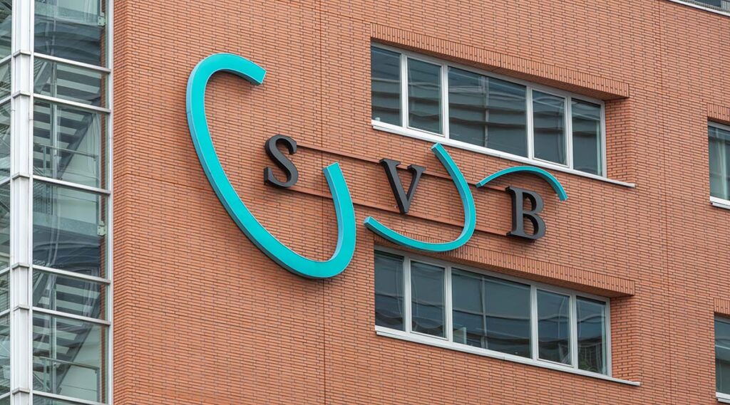 U woont of werkt in het buitenland: wat betekent dit voor uw AOW (en ...