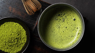 Dit is matcha en zo drinkt u het - MAX Vandaag