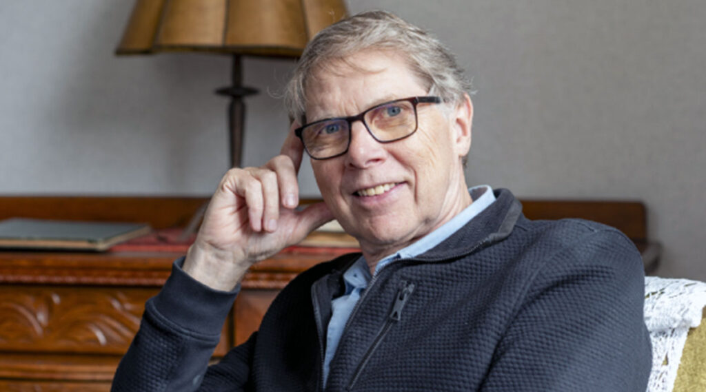 Wim Daniëls leest voor tijdens de Nationale Voorleeslunch 2024 bij MAX ...