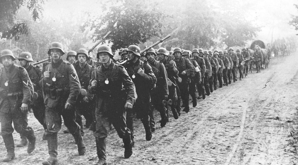 Hoe Hitler met zijn aanval op Polen de Tweede Wereldoorlog begint - MAX ...