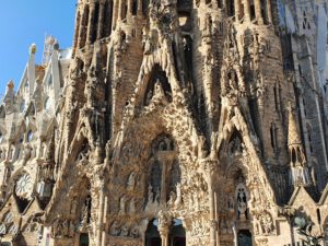 Maxime op reis: het Barcelona van Antoni Gaudí - MAX Vandaag