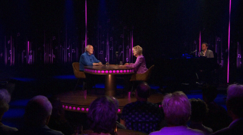 Simone Kleinsma ontvangt Claudia de Breij, Tania Kross, Frans Mulder en ...