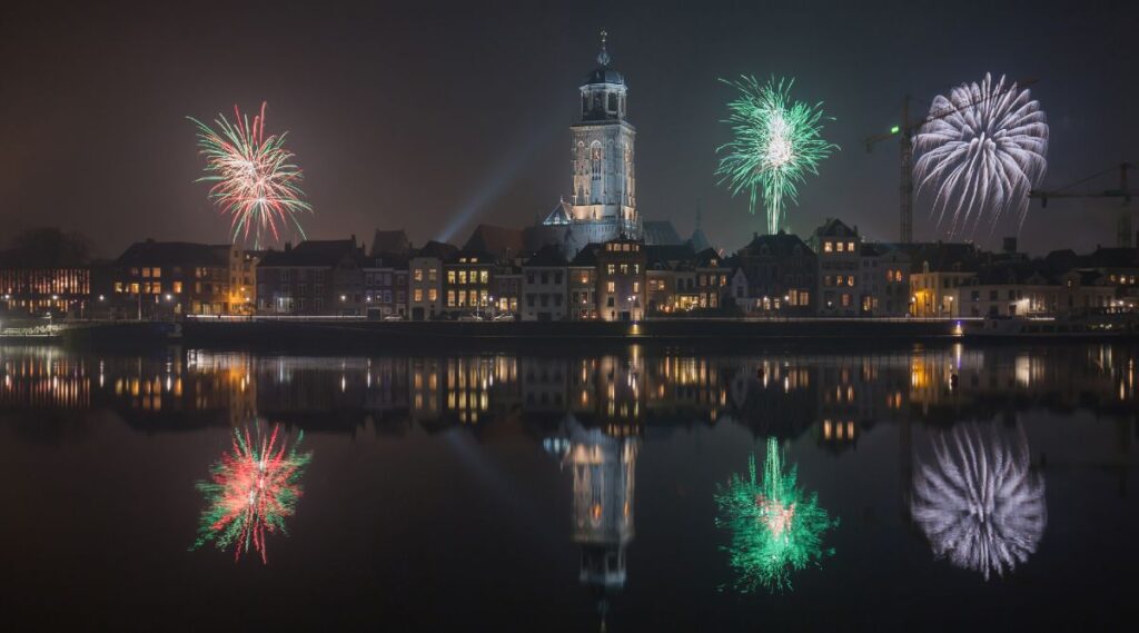 Hoe zit het? Waar en hoe laat mag u vuurwerk afsteken op 31 december 2024? - MAX Vandaag