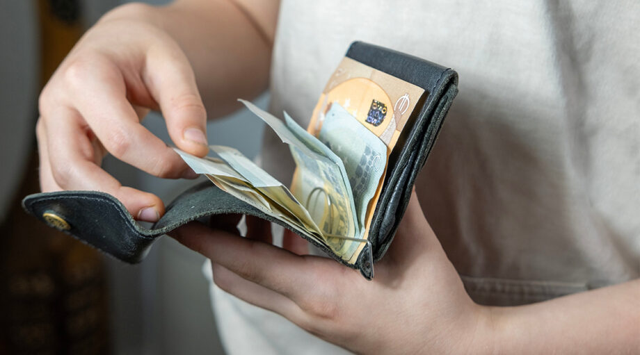 Banken komen met advies om contant geld in huis te hebben - MAX Vandaag