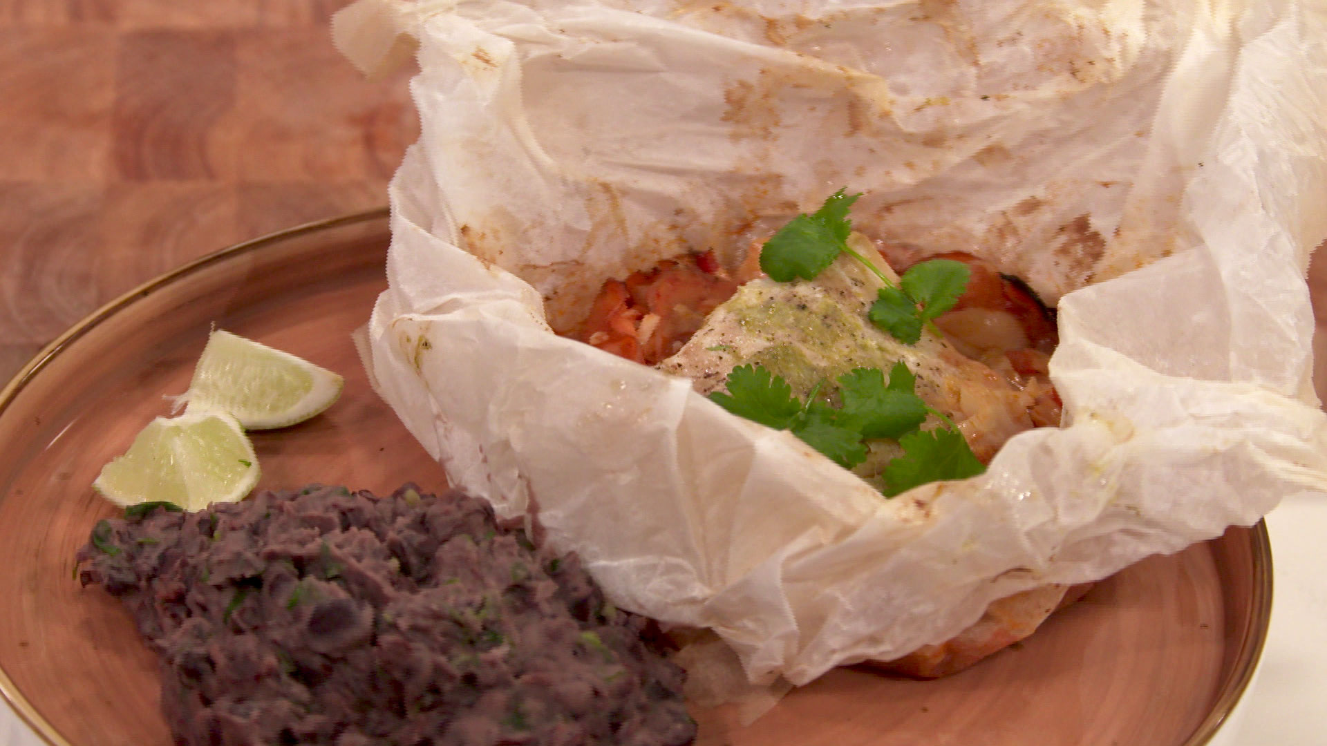 Kook mee met MAX: Mexicaanse vispakketjes met zwarte bonenpuree - MAX ...